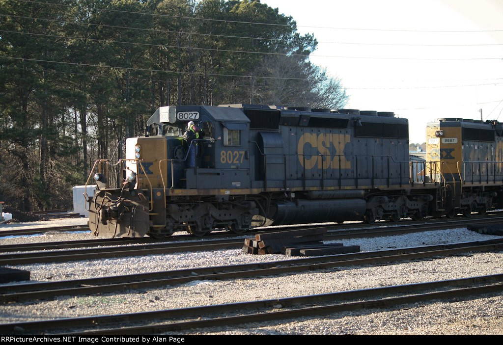 CSX SD40-2’s 8027 and 8887 getting ready to work